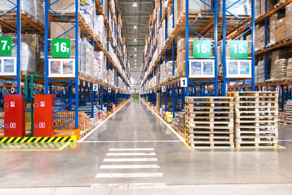 Pourquoi utiliser des palettes pour le stockage de marchandises